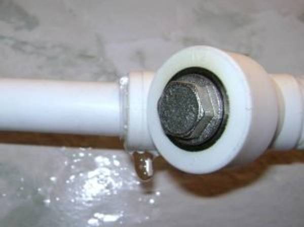 Abflussrohre richtig abdichten – so geht's - heimwerker.de