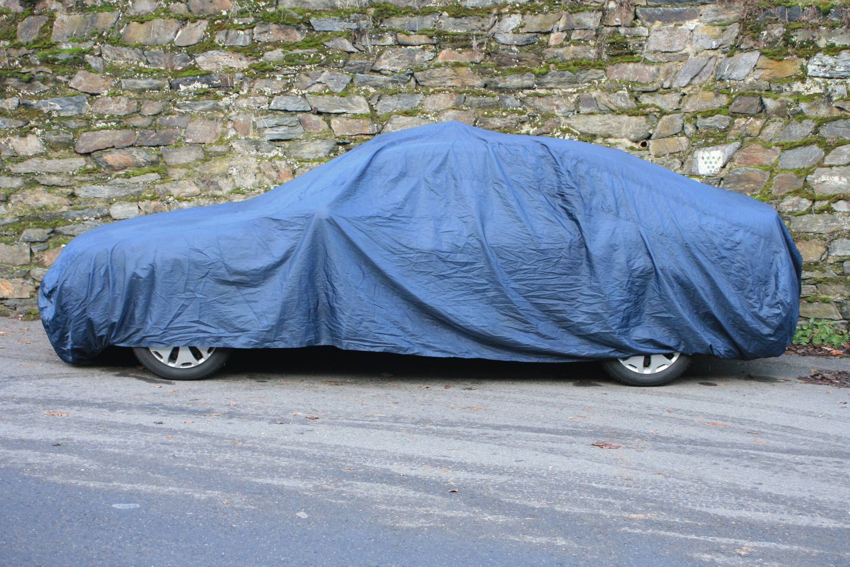 Auto-Abdeckplane im Test & Vergleich: 2 klare Sieger! - heimwerker.de