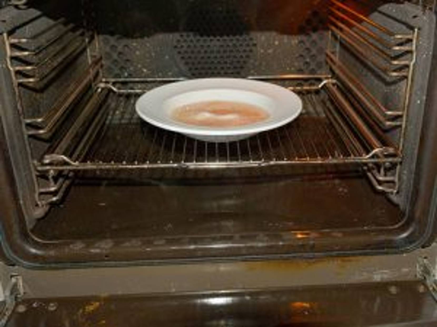 Backofen reinigen: Anleitung zum Reinigen mit 3 Hausmitteln