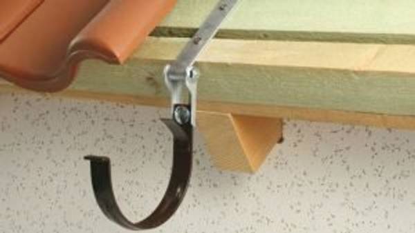Spannende Halter Fur Dachrinnen Bild