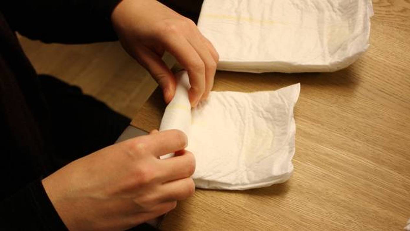 Windeltorte basteln: Anleitung für Windeltorten für Mädchen und Jungen ...