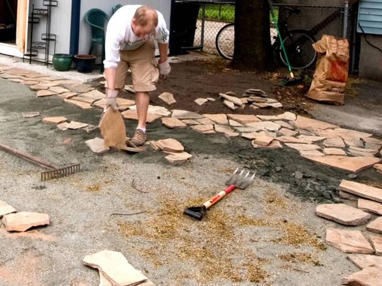 Eine Naturstein-Terrasse richtig verlegen - heimwerker.de