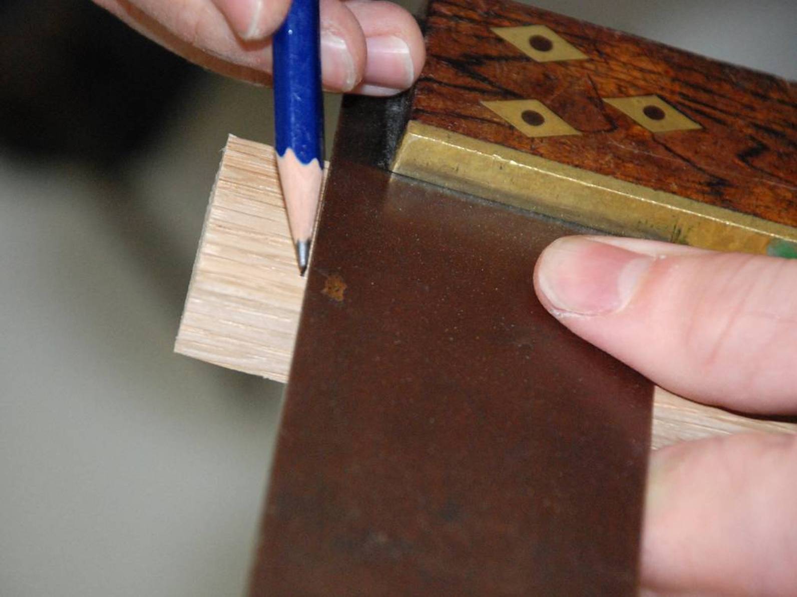 Schlitz und Zapfen – Holzverbindung - heimwerker.de