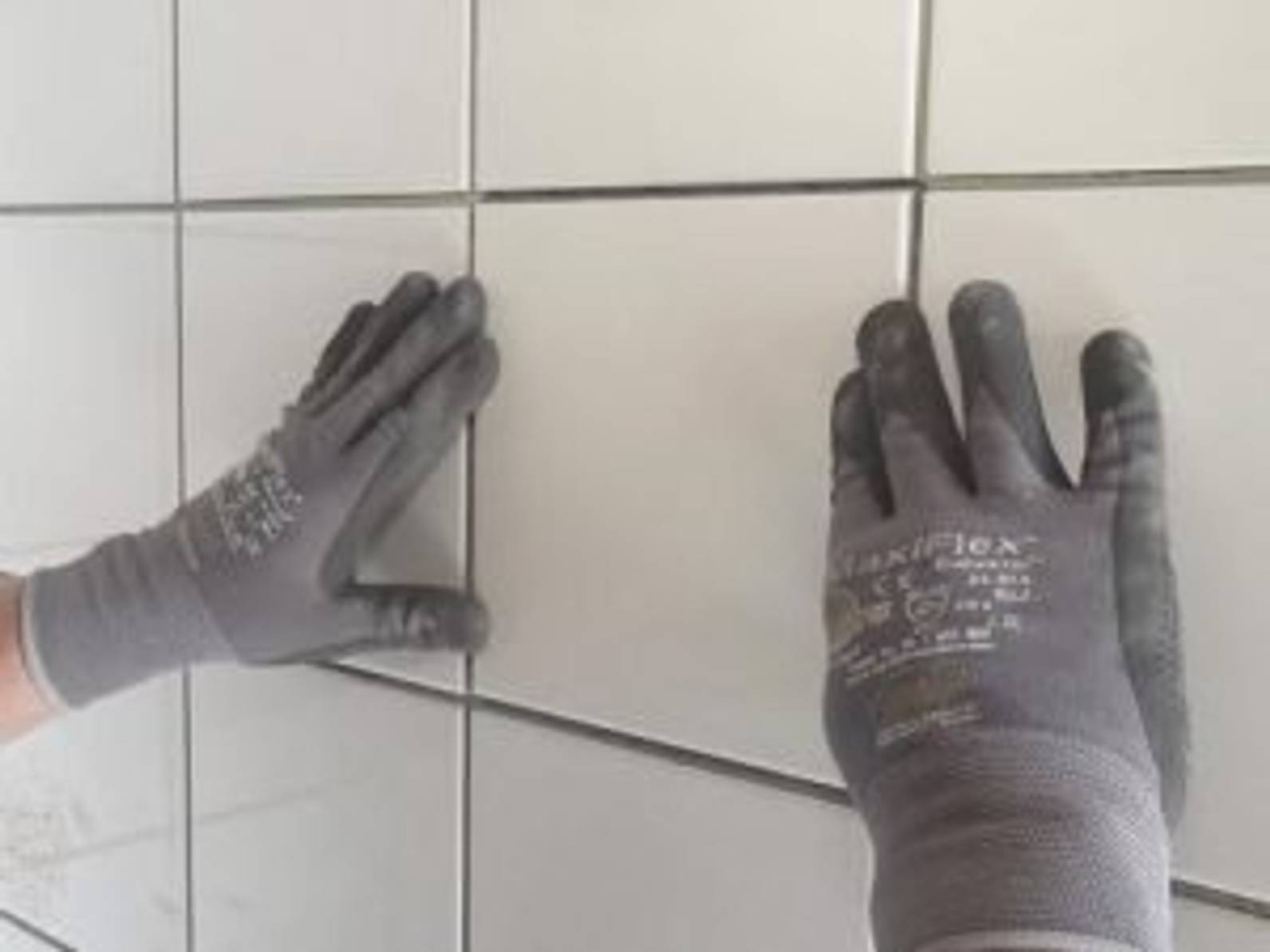 Einzelne Fliese wechseln: In 4 Schritten Fliesen austauschen - heimwerker.de