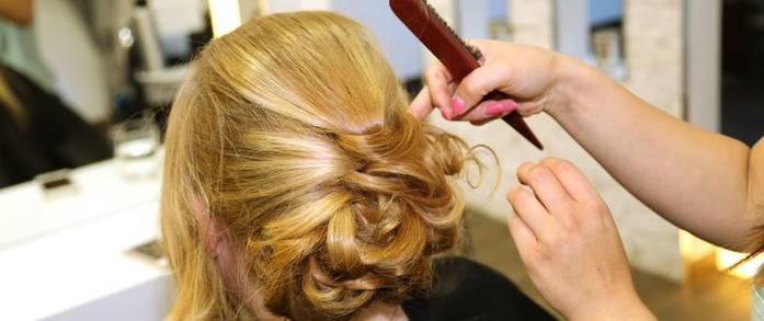 Frisuren selber machen: 5 Ideen und zahlreiche Anleitungen - heimwerker.de