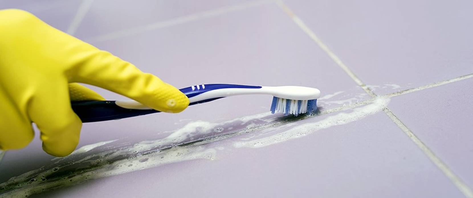 Fugen reinigen: 4 Methoden mit Hausmitteln und Reinigern - heimwerker.de