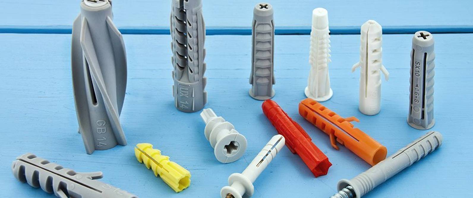 Gipskartondübel Montage: So nutzen Sie Dübel für die Trockenbauwand ...