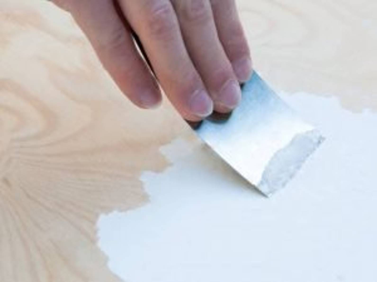 Holzdecke selbst streichen – Schritt für Schritt - heimwerker.de