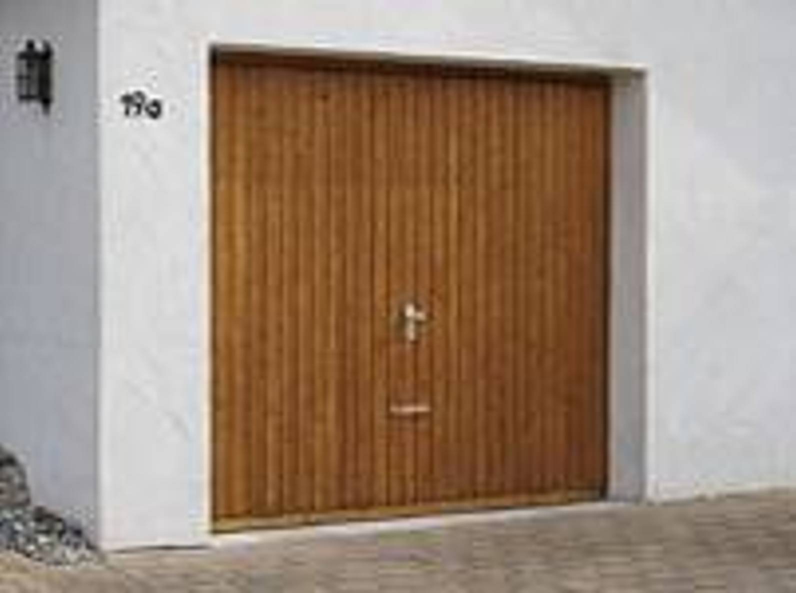 Holz-Garagentor streichen - heimwerker.de