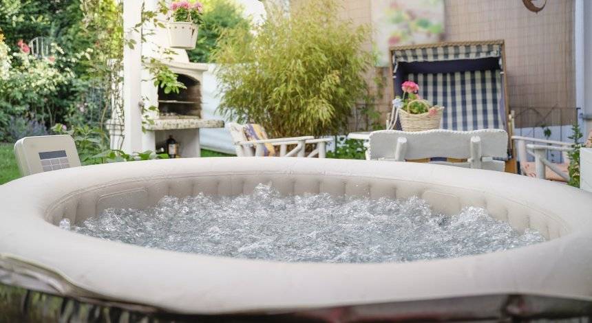 Kann man einen aufblasbaren Whirlpool auch im Winter benutzen ...