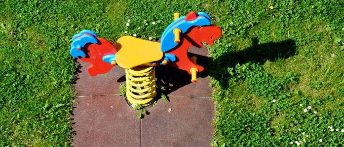 Wippe im Garten: 3 Übersichten zu Arten, Sicherheit und Eigenbau